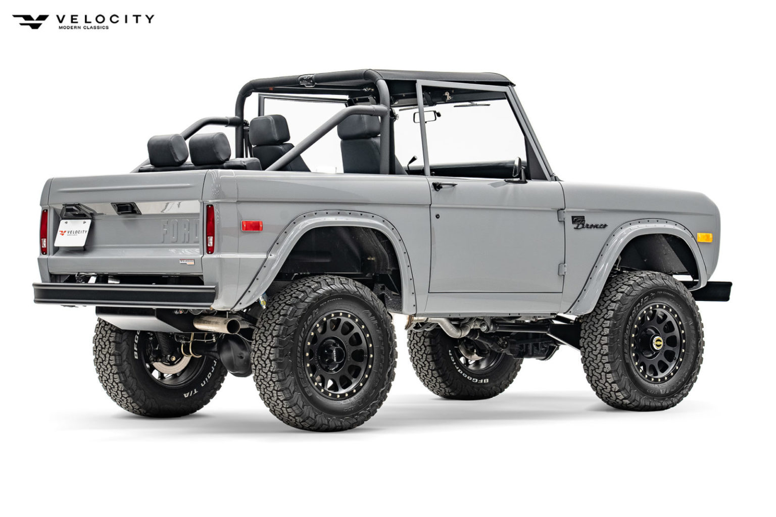 Restomod : quand le Ford Bronco de 1967 s'habille de Gris Nardo